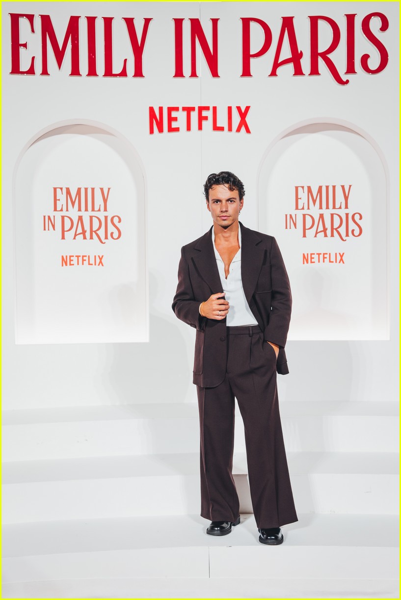 Lily Collins Goes for Gold at 'Emily in Paris' Rome Premiere - See ...