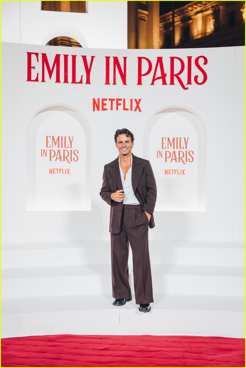 Lily Collins Goes for Gold at 'Emily in Paris' Rome Premiere - See ...