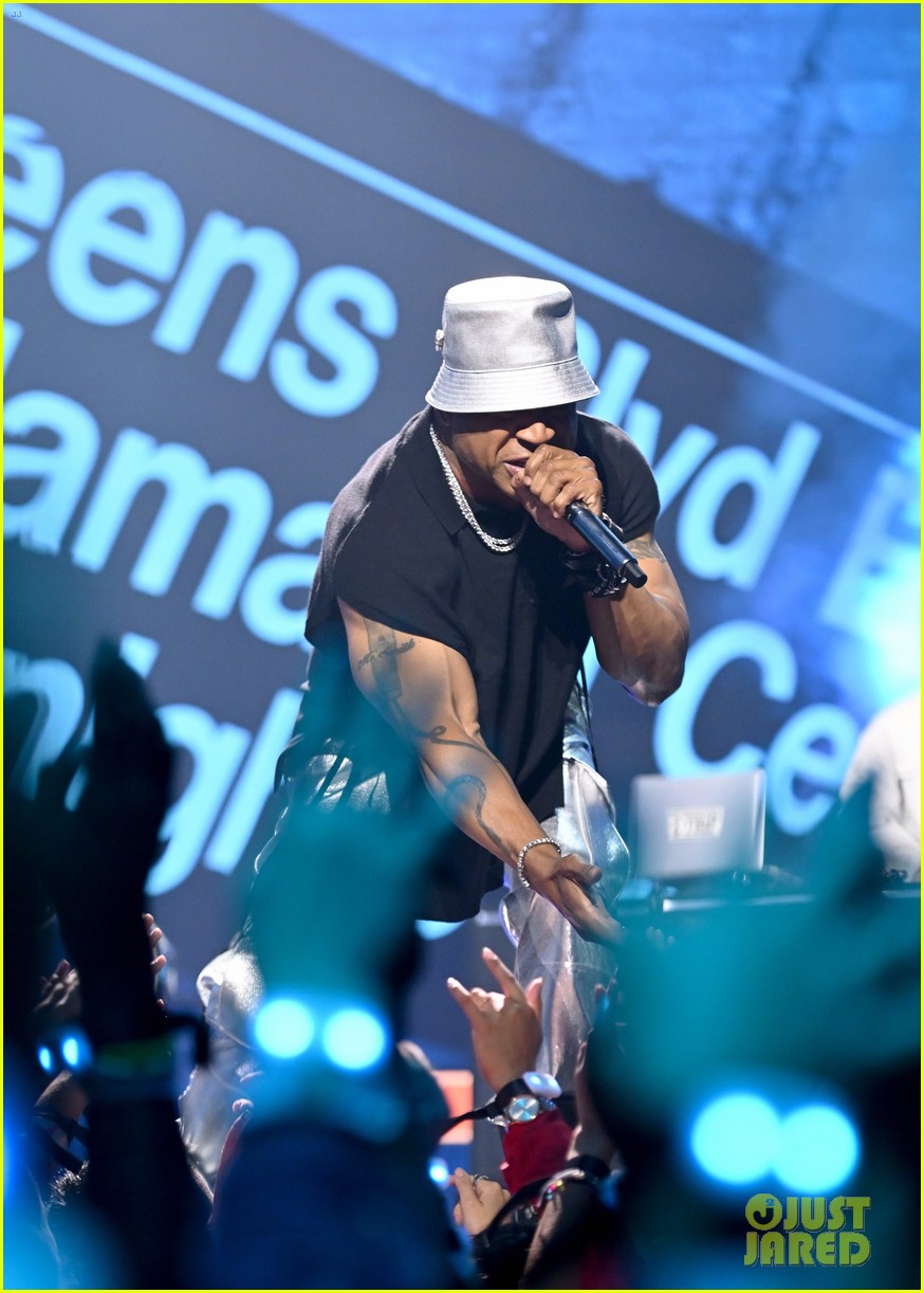 LL Cool J Performs Medley of His Greatest Hits, Brings Out Public Enemy ...