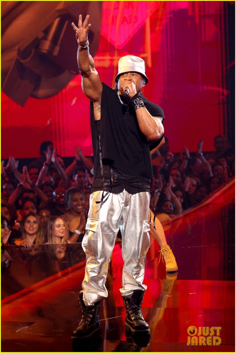 LL Cool J Performs Medley of His Greatest Hits, Brings Out Public Enemy ...