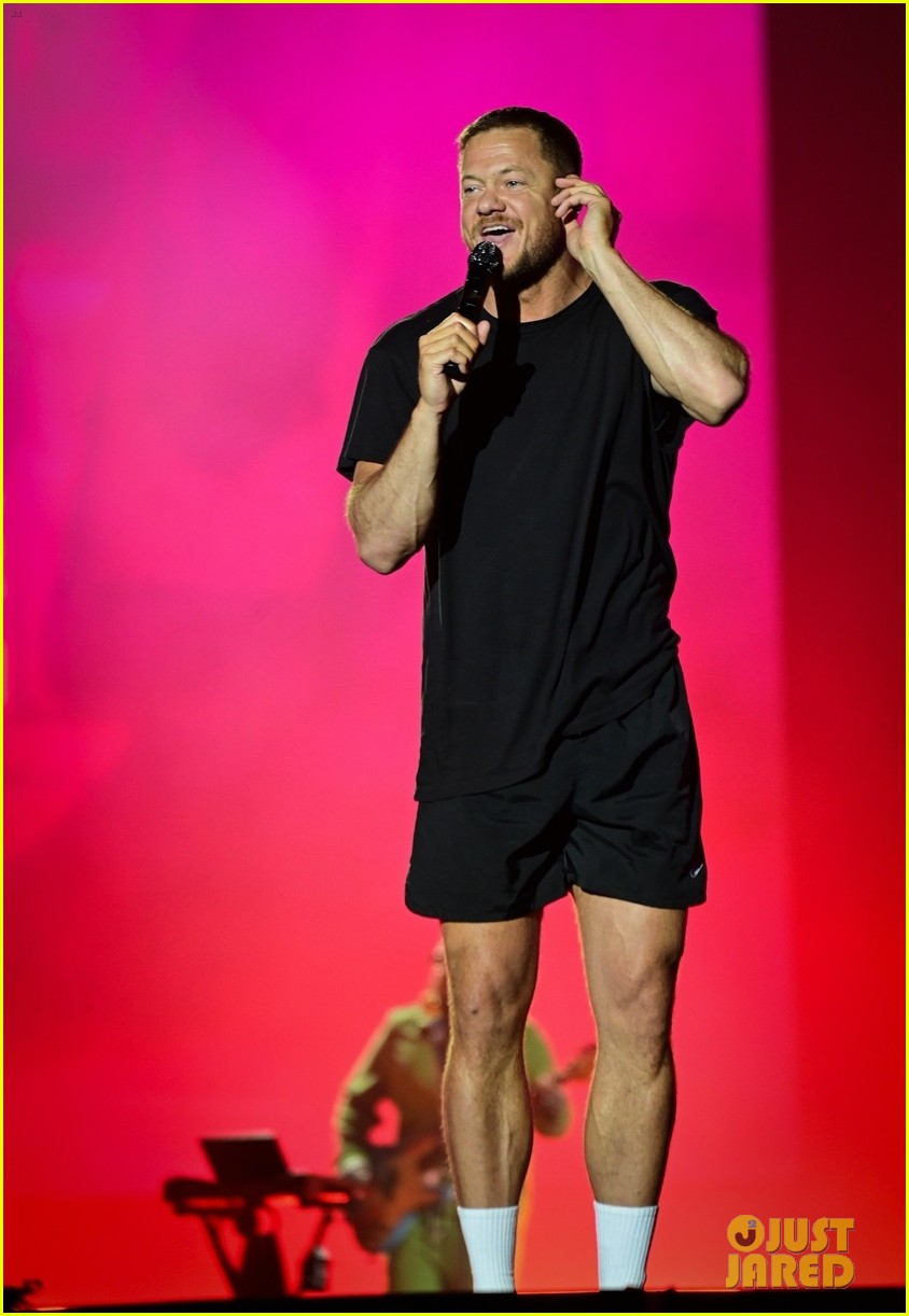 Imagine Dragons' Dan Reynolds Goes Shirtless, Bares Buff Body During ...