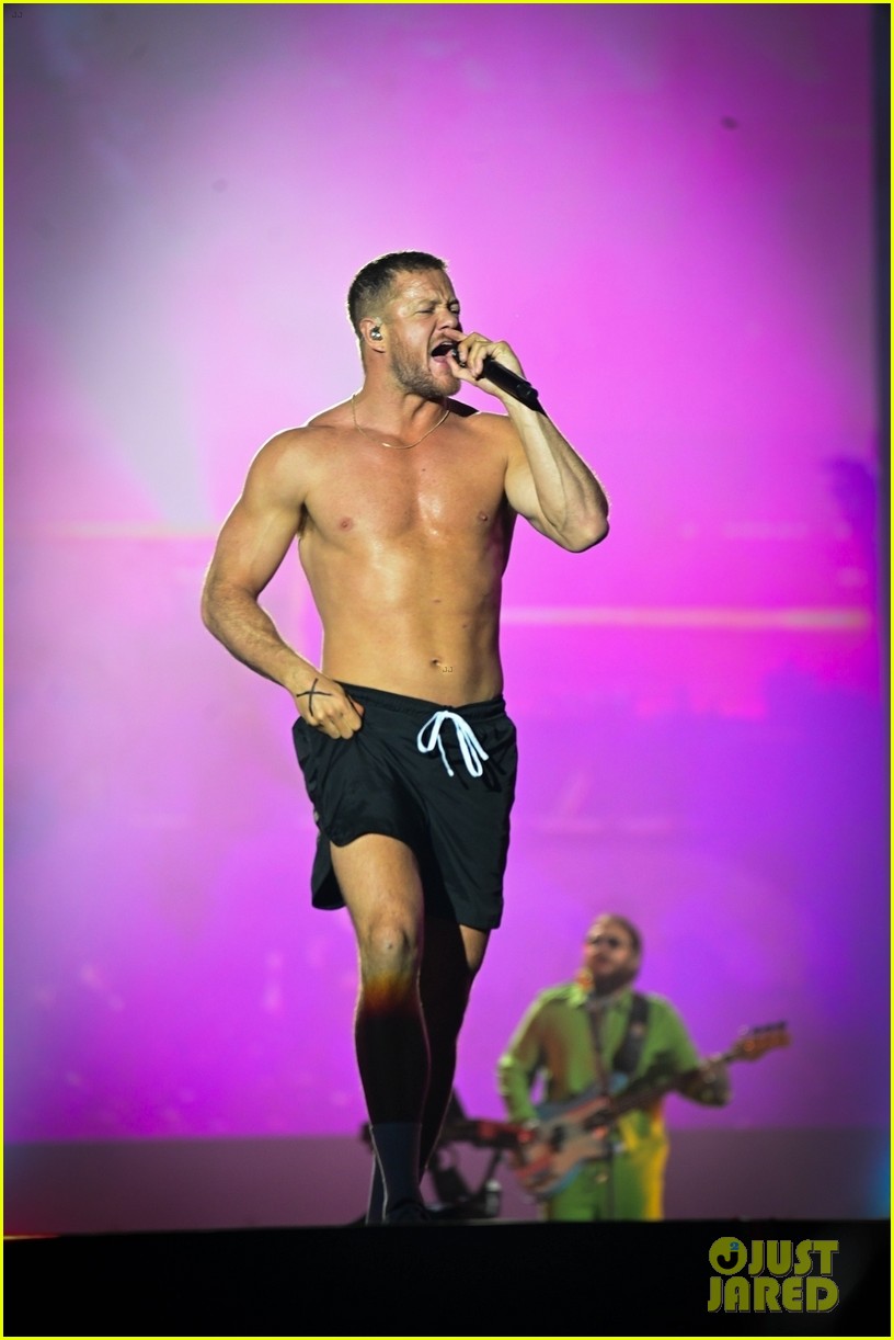 Imagine Dragons' Dan Reynolds Goes Shirtless, Bares Buff Body During ...
