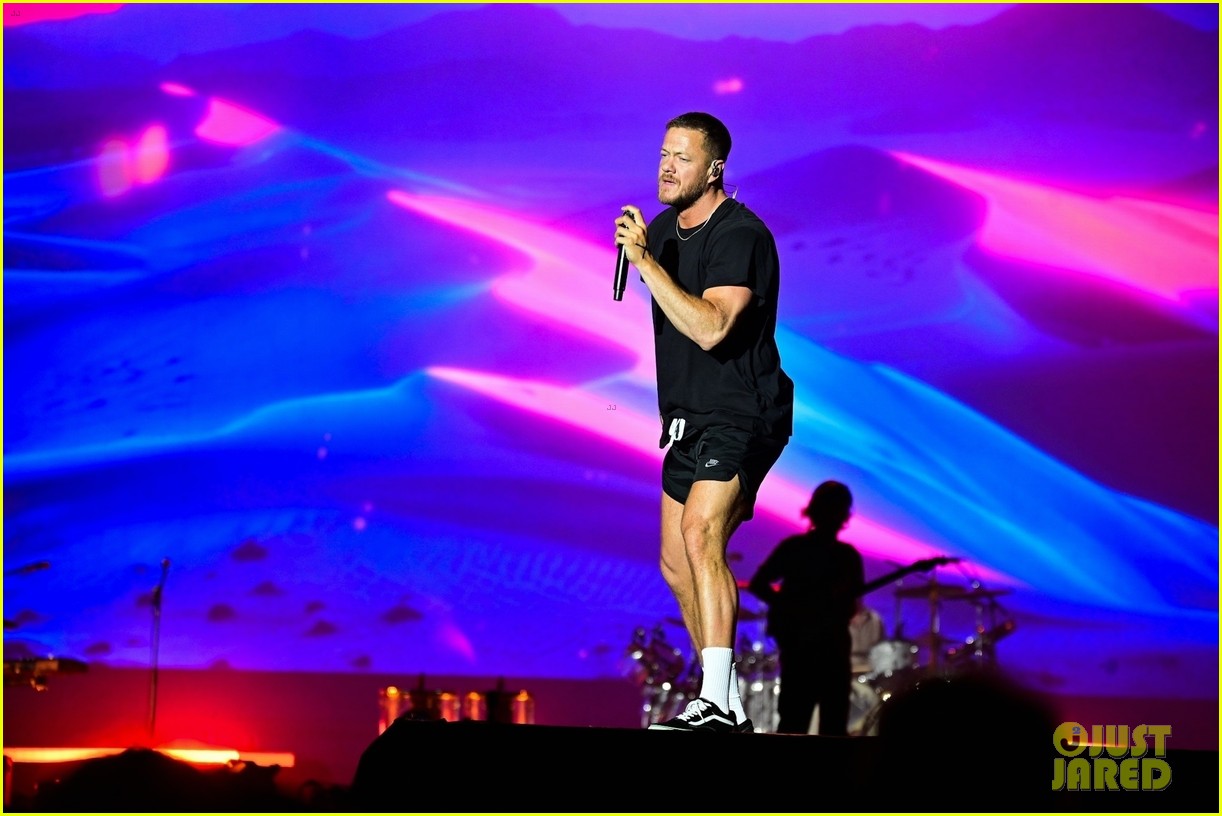 Imagine Dragons' Dan Reynolds Goes Shirtless, Bares Buff Body During Rock in Rio Show!: Photo ...
