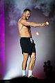 Imagine Dragons’ Dan Reynolds Goes Shirtless, Bares Buff Body During ...
