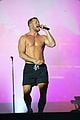 Imagine Dragons’ Dan Reynolds Goes Shirtless, Bares Buff Body During ...