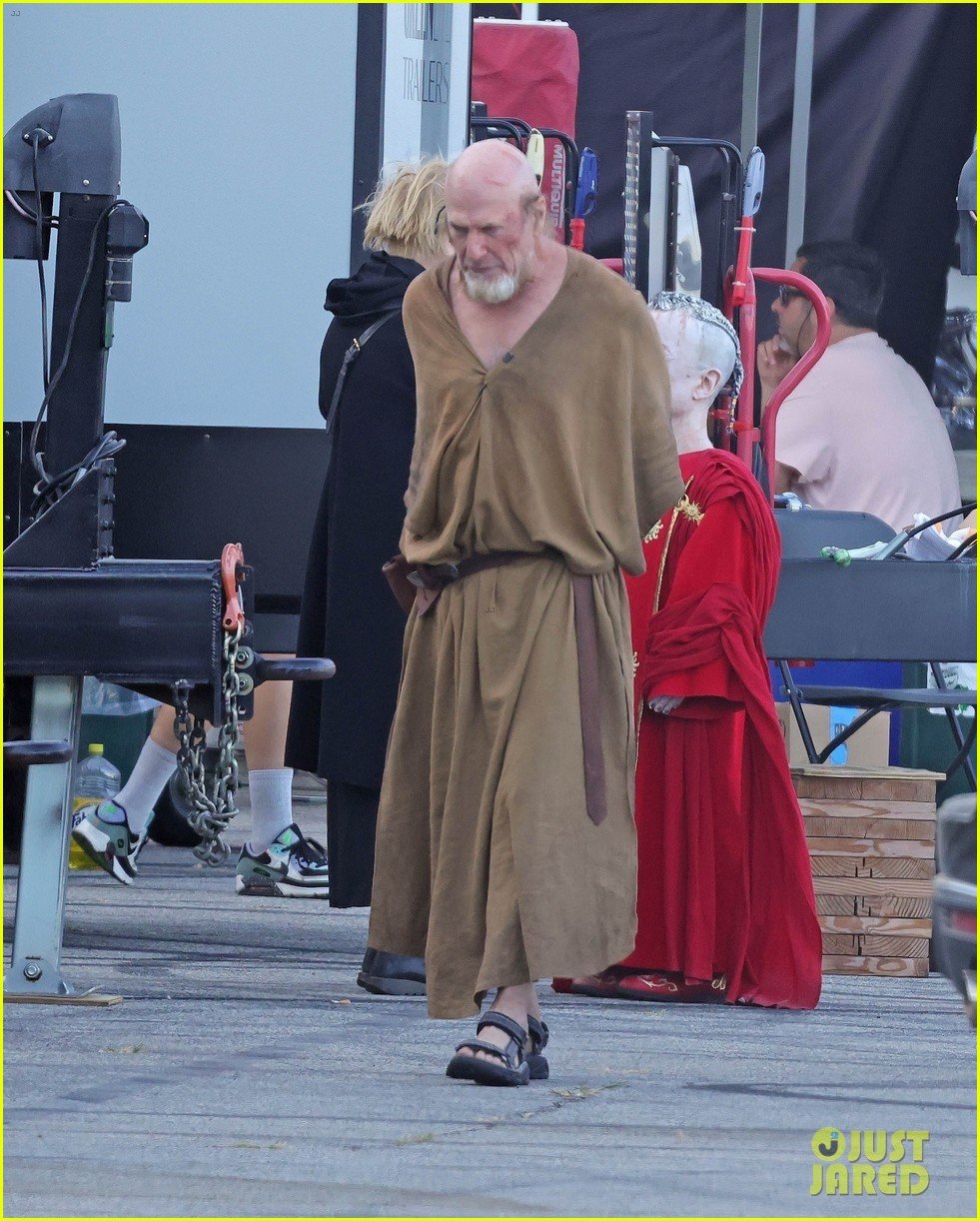 Peter Dinklage & Stephen Dorff Are Unrecognizable in First Photos from ...