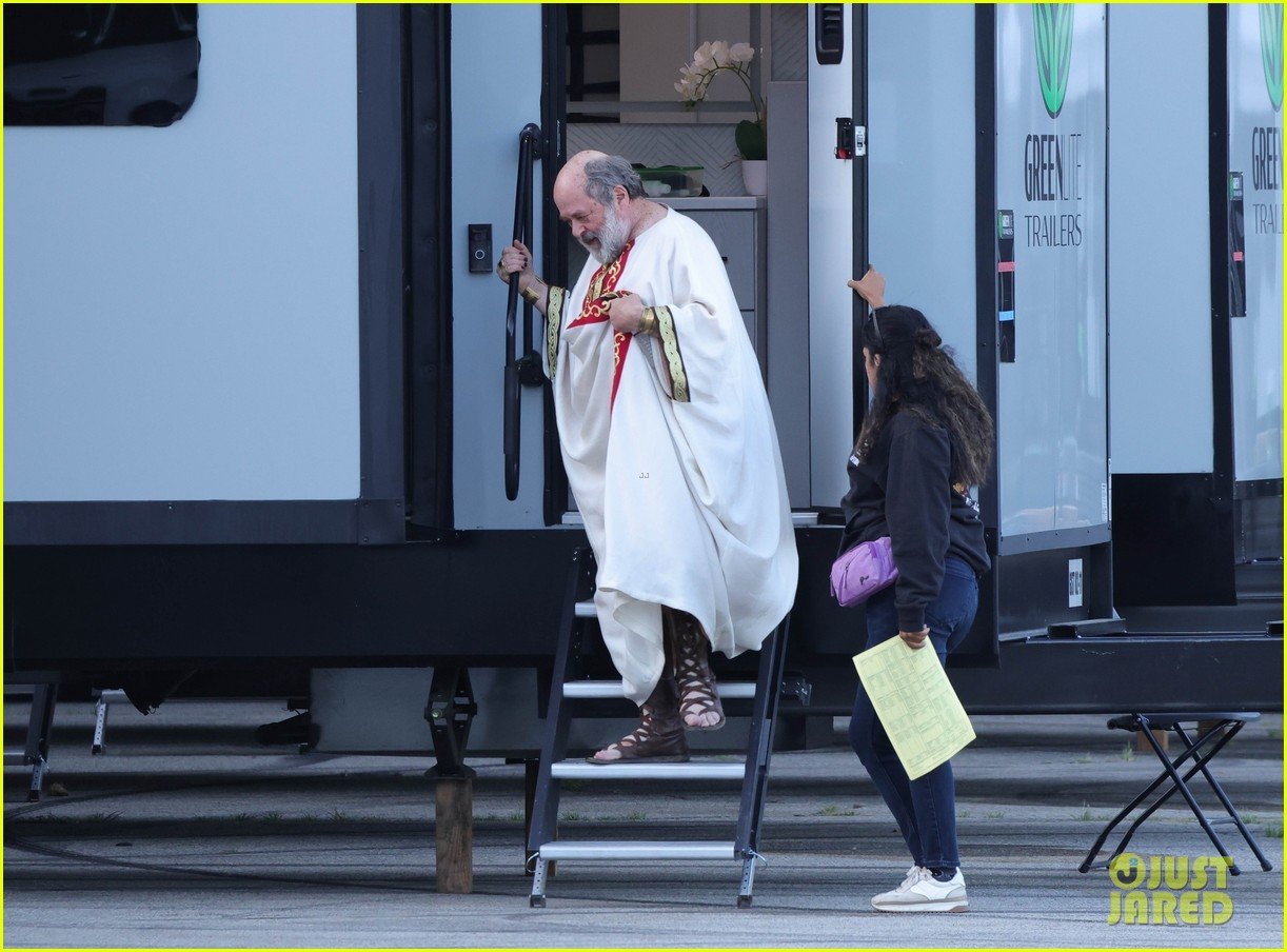 Peter Dinklage & Stephen Dorff Are Unrecognizable in First Photos from ...