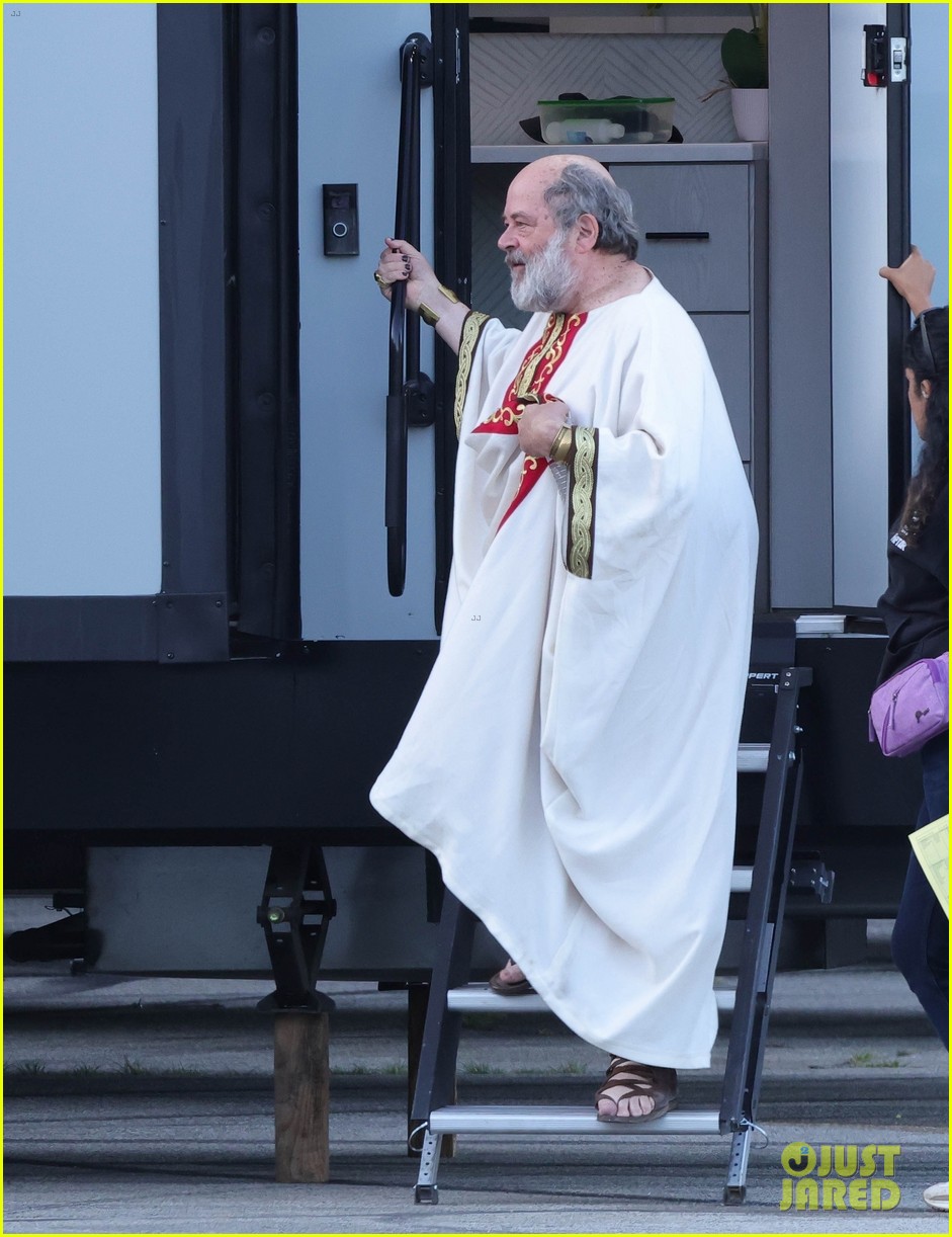 Peter Dinklage & Stephen Dorff Are Unrecognizable in First Photos from ...