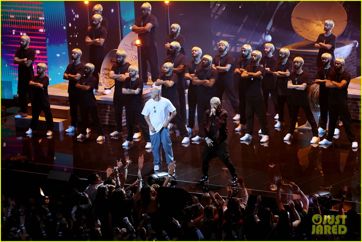 Eminem Rocks Slim Shady Blonde Wig as He Opens MTV VMAs 2024 with ...