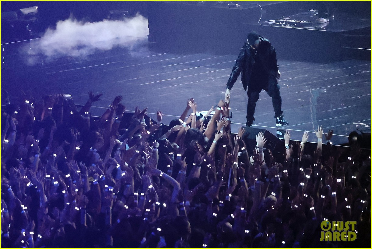 Eminem Rocks Slim Shady Blonde Wig as He Opens MTV VMAs 2024 with ...