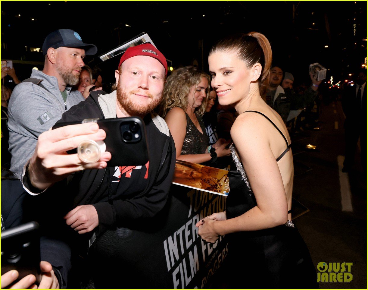 Kate Mara & Paul Rudd Join Forces at 'Friendship' Premiere During TIFF ...
