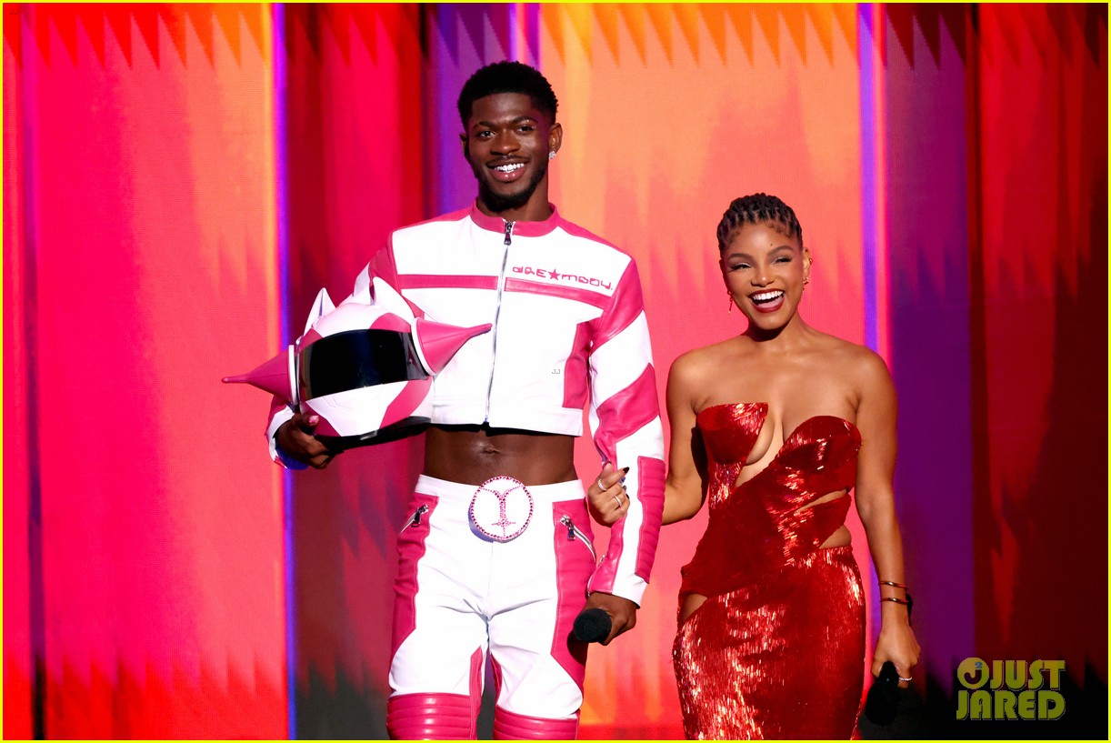 Halle Bailey Is a Vision In Red at MTV VMAs 2024, Presents Award With Lil Nas X: Photo 5074144 ...