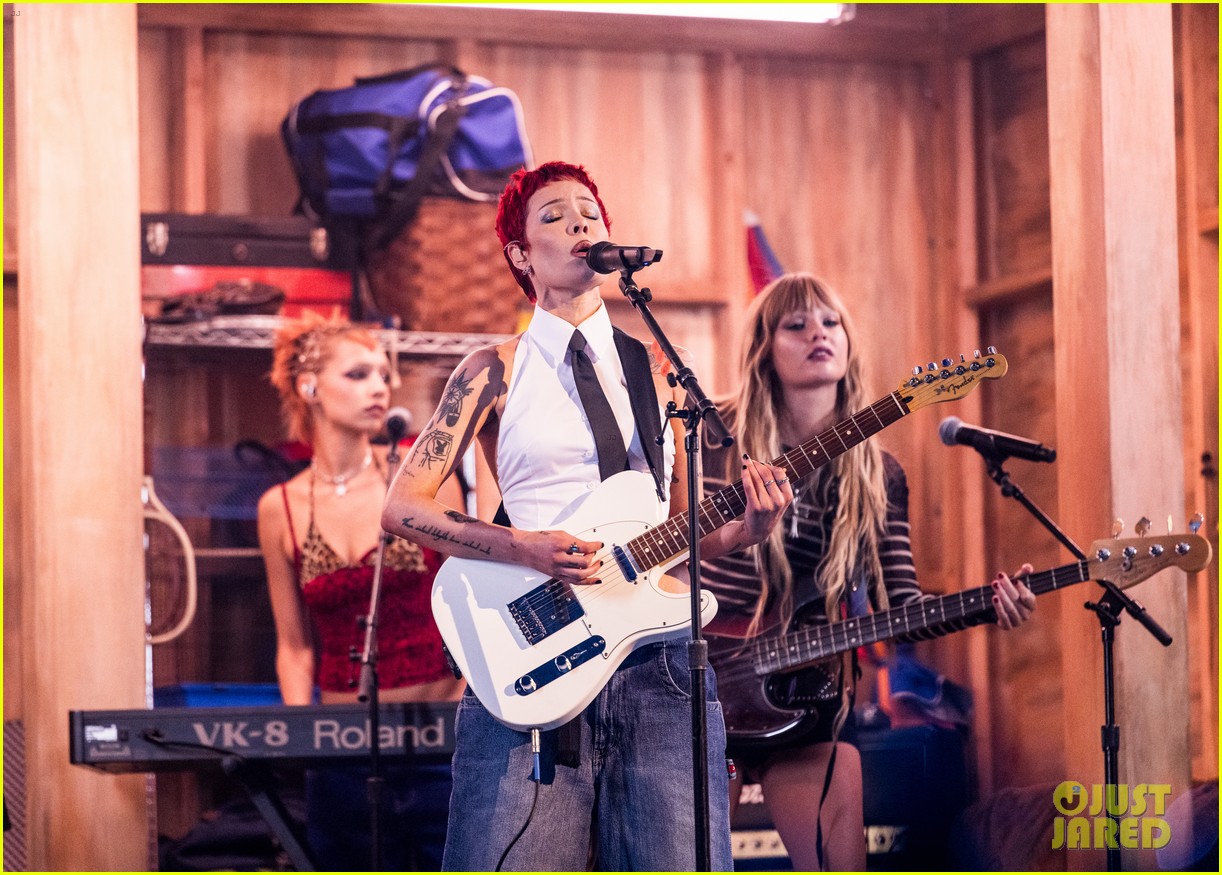 Halsey Returns to VMAs 2024 Stage for First Time in 8 Years for 'Ego ...