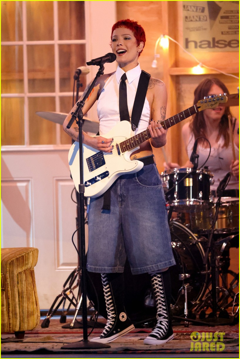 Halsey Returns to VMAs 2024 Stage for First Time in 8 Years for 'Ego ...