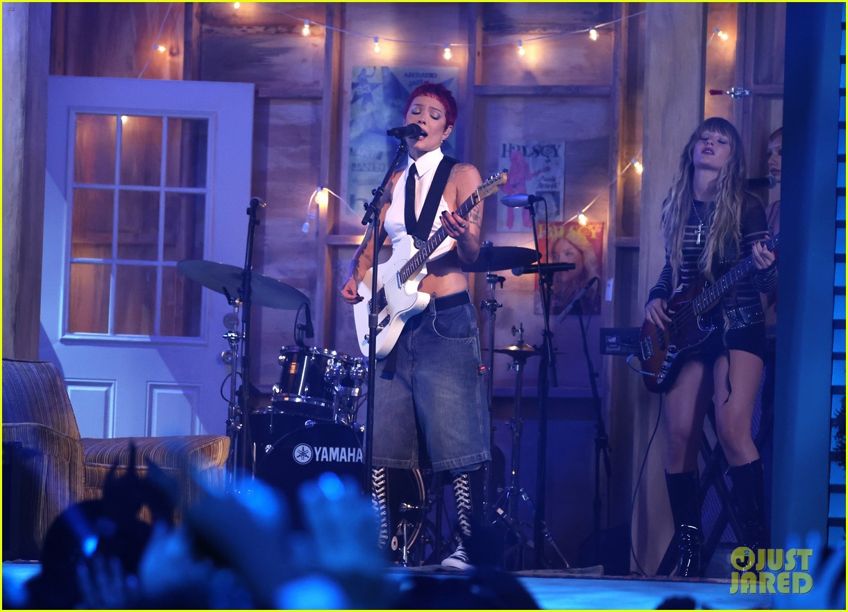 Halsey Returns to VMAs 2024 Stage for First Time in 8 Years for 'Ego ...