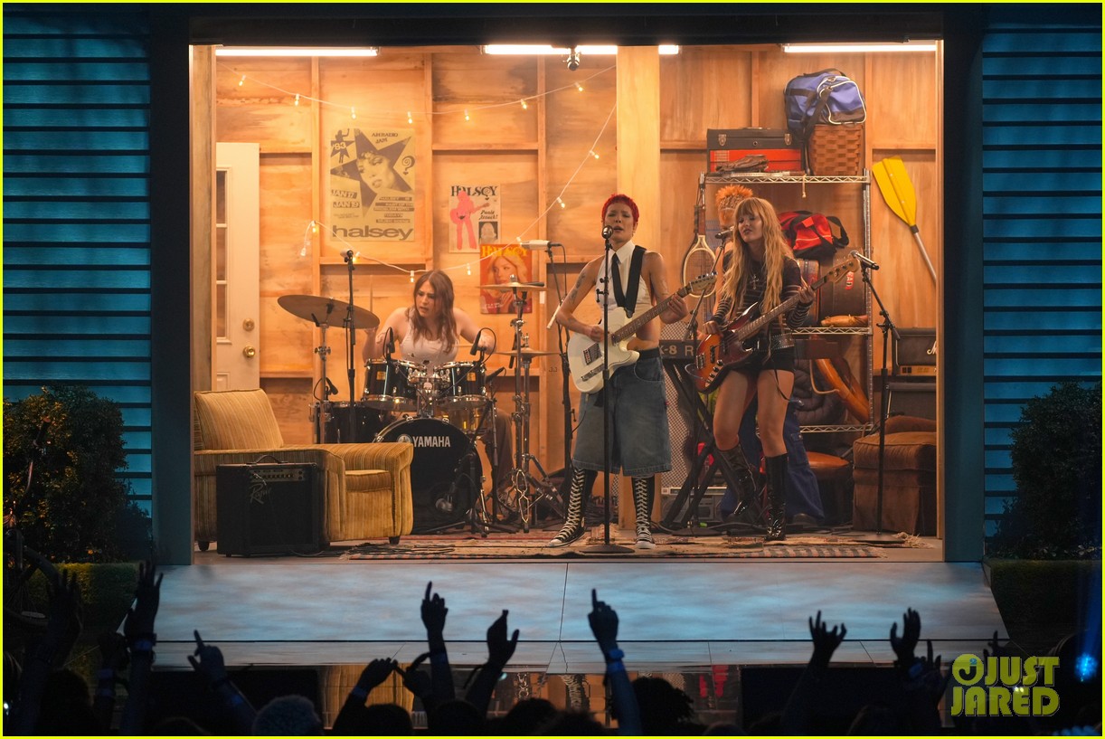 Halsey Returns to VMAs 2024 Stage for First Time in 8 Years for 'Ego ...