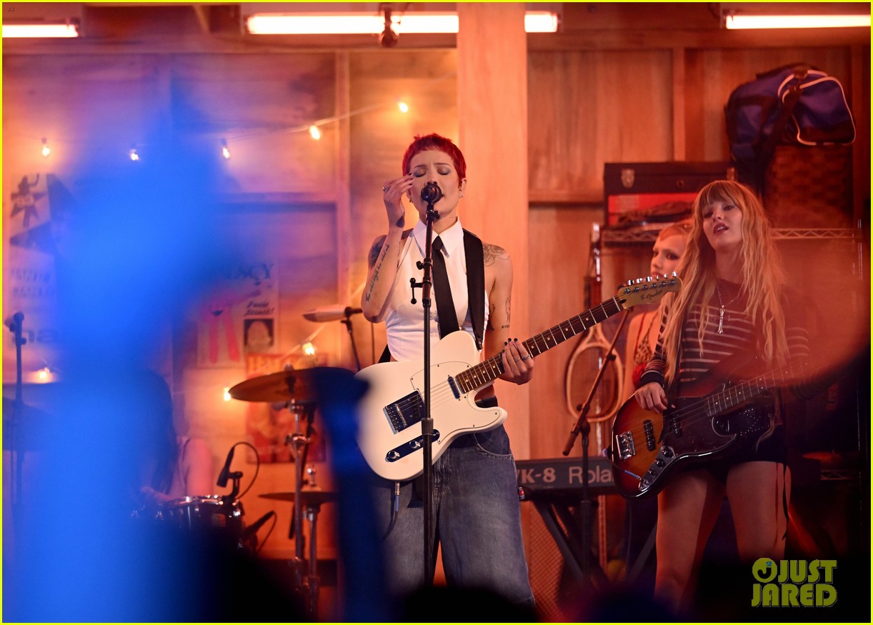 Halsey Returns to VMAs 2024 Stage for First Time in 8 Years for 'Ego ...