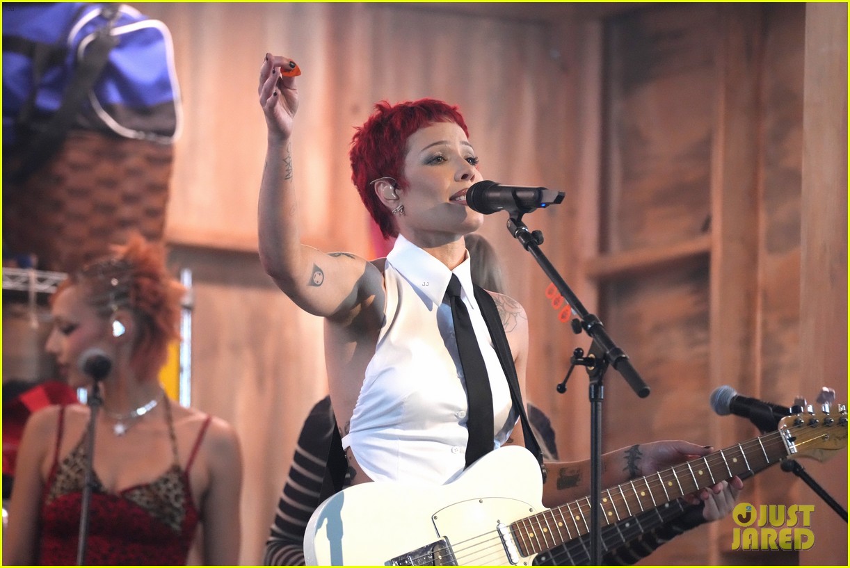 Halsey Returns to VMAs 2024 Stage for First Time in 8 Years for 'Ego ...
