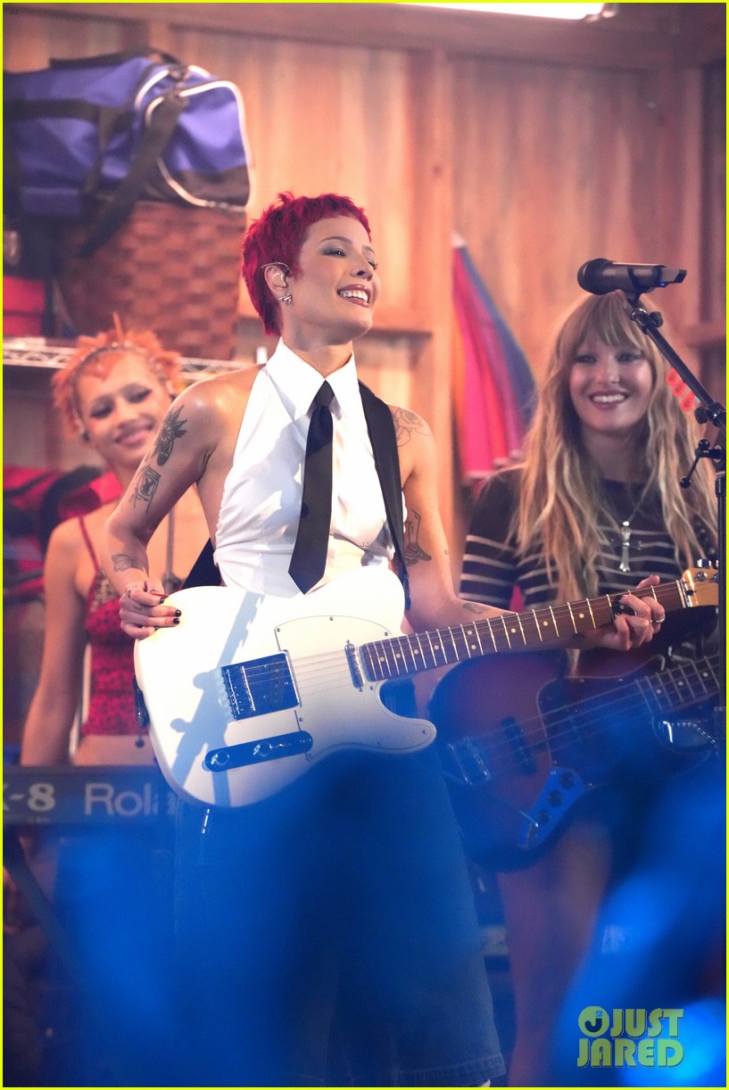 Halsey Returns to VMAs 2024 Stage for First Time in 8 Years for 'Ego ...