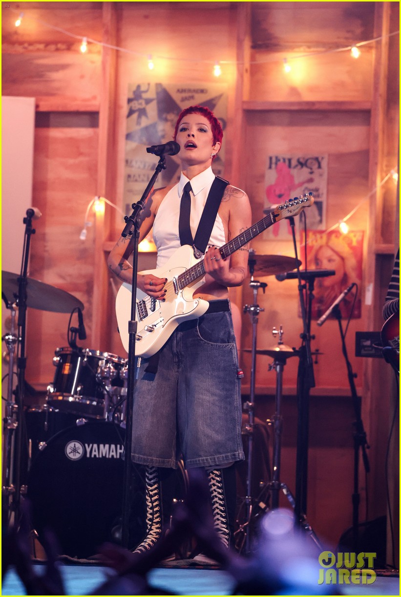 Halsey Returns to VMAs 2024 Stage for First Time in 8 Years for 'Ego ...