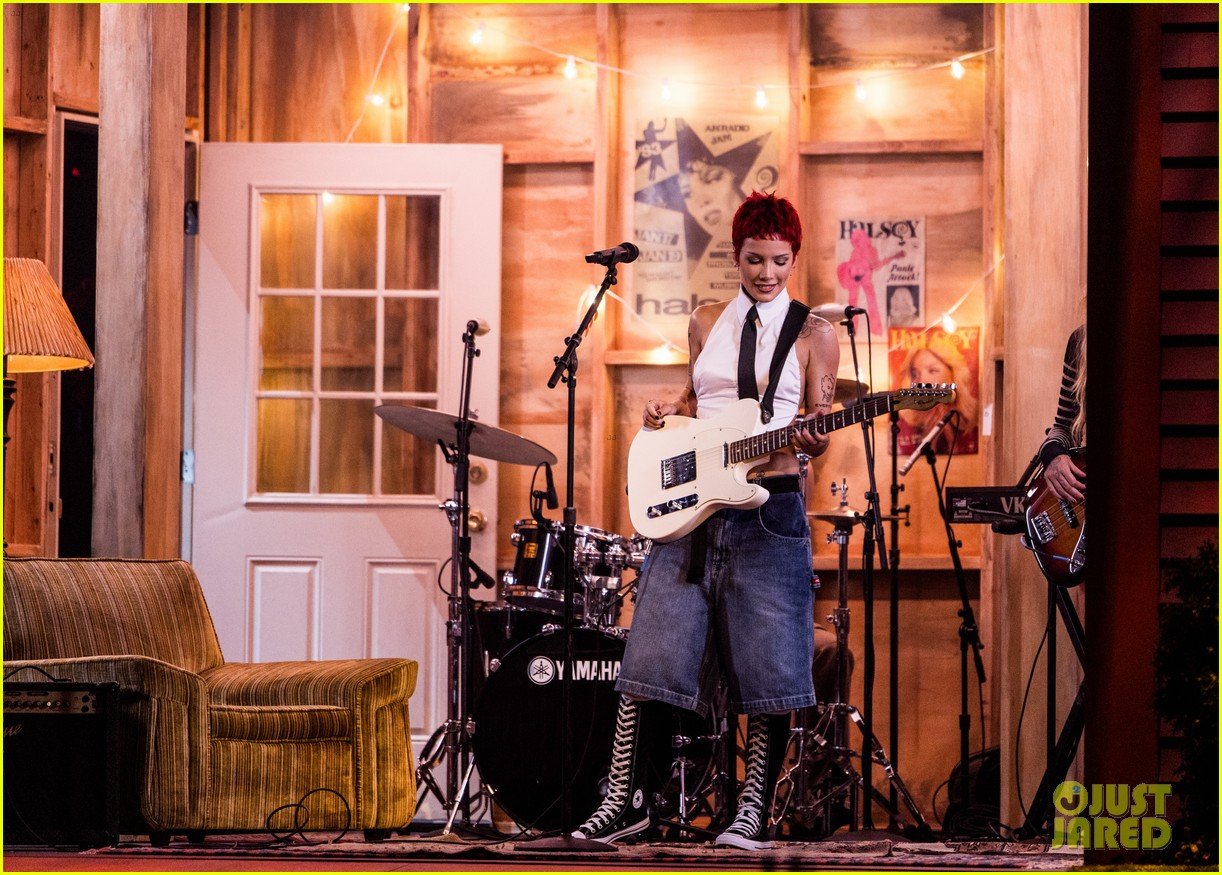 Halsey Returns to VMAs 2024 Stage for First Time in 8 Years for 'Ego ...