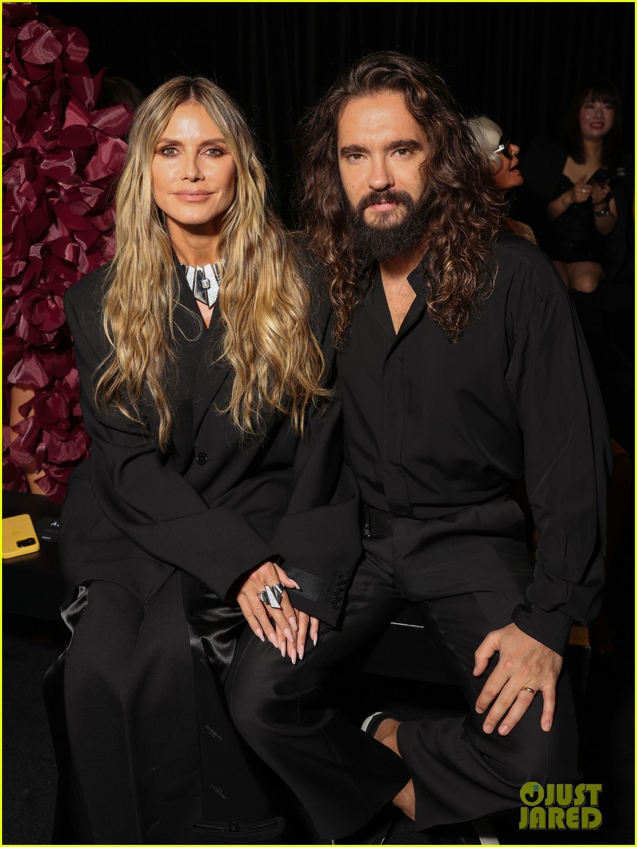 Heidi Klum Makes Paris Fashion Week Runway Debut, Walks Vetements ...