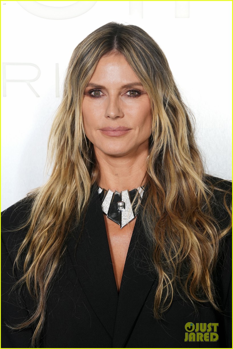 Heidi Klum Makes Paris Fashion Week Runway Debut, Walks Vetements ...