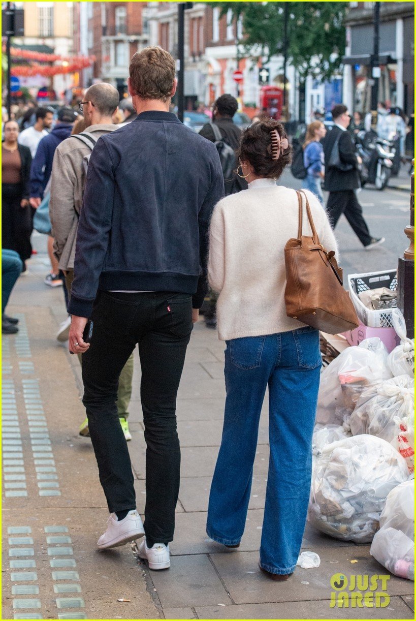 'Umbrella Academy' Actor Tom Hopper Spotted with Wife Laura During ...