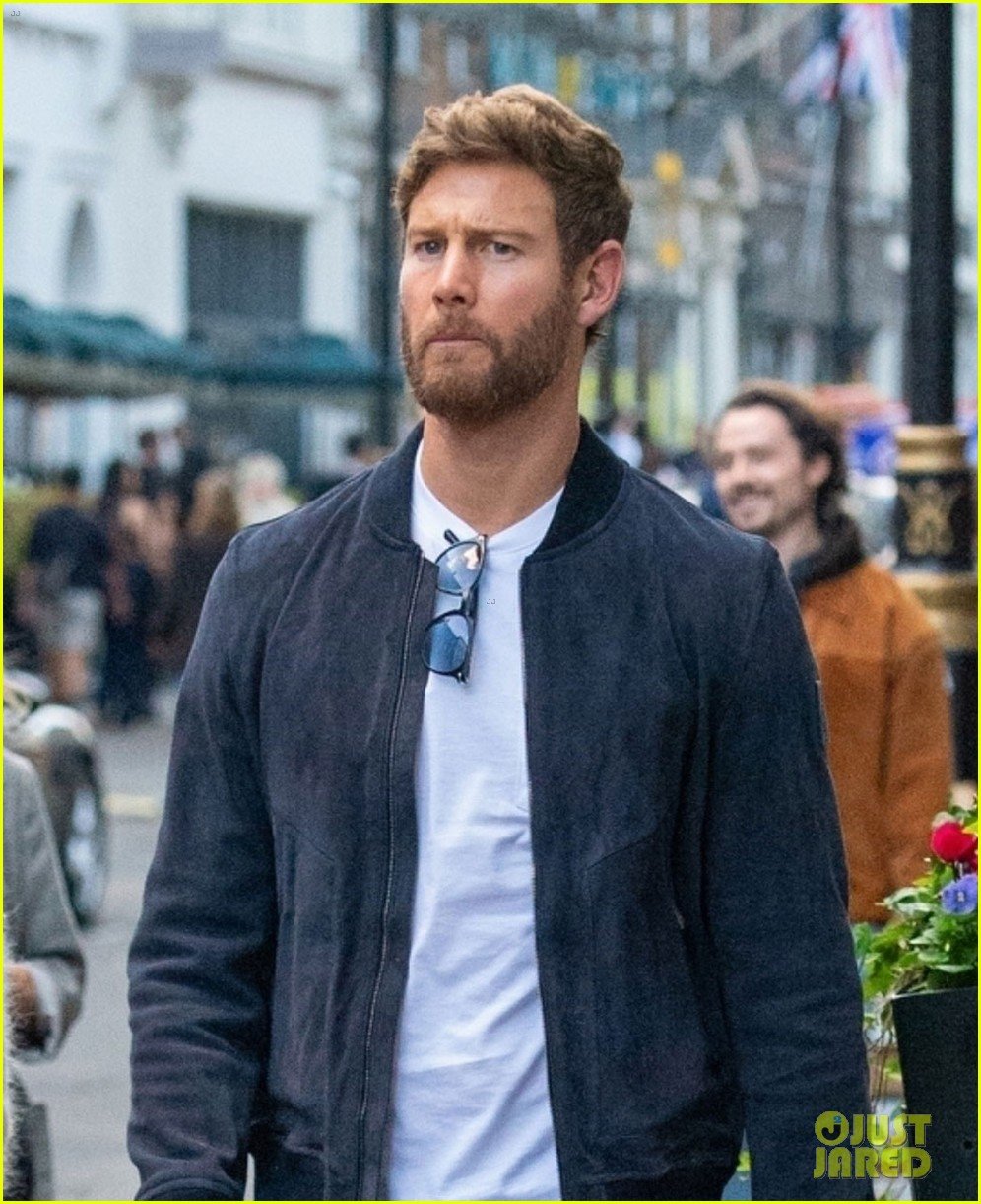 'Umbrella Academy' Actor Tom Hopper Spotted with Wife Laura During London Day Out: Photo 5078462 ...