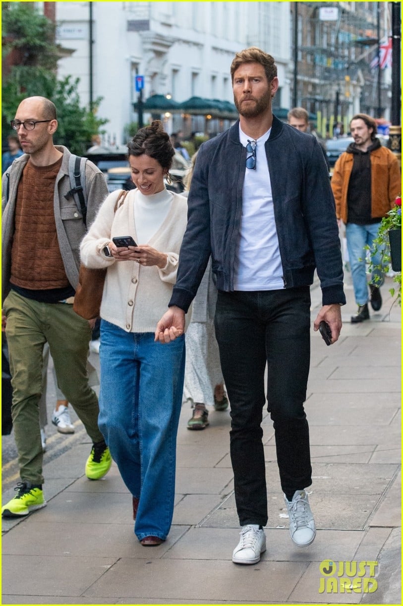 'Umbrella Academy' Actor Tom Hopper Spotted with Wife Laura During ...