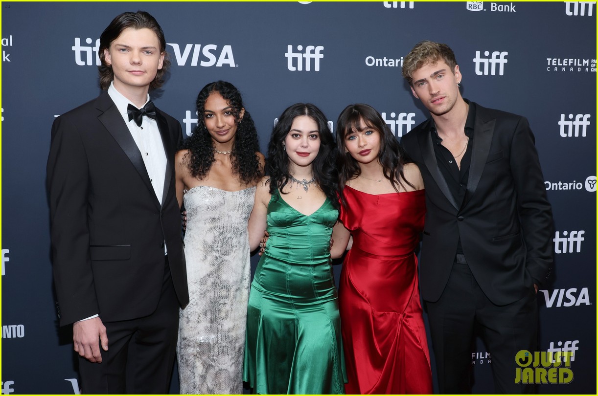 Brandon Routh & Mena Suvari Give the 'Ick' During Toronto Film Festival ...