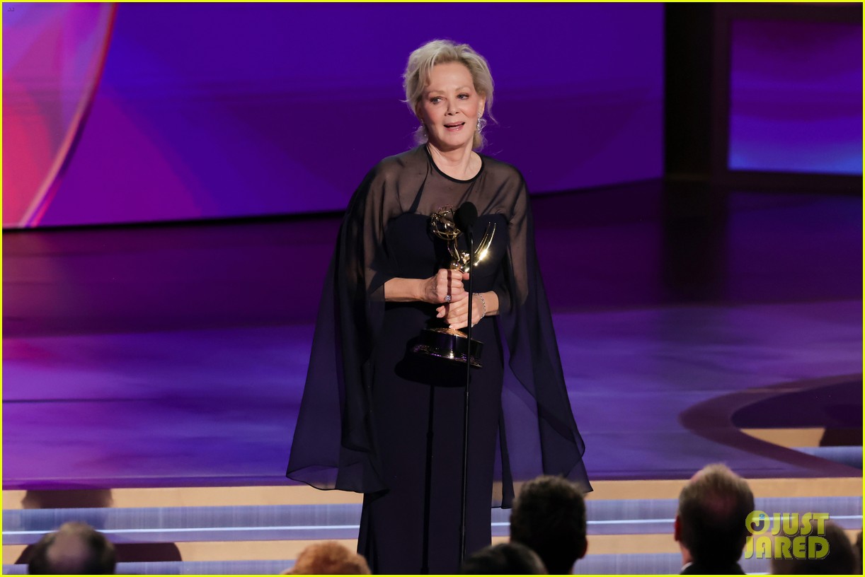 Jean Smart Wins Outstanding Lead Actress in Comedy Series for 'Hacks ...
