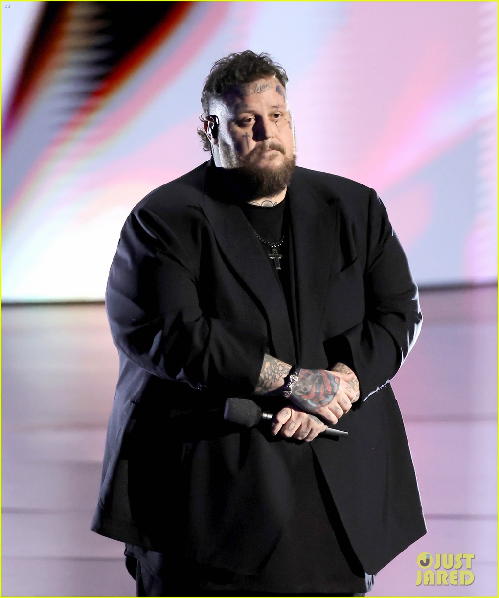 Jelly Roll Delivers Powerful Performance of 'I Am Not Okay' During In ...