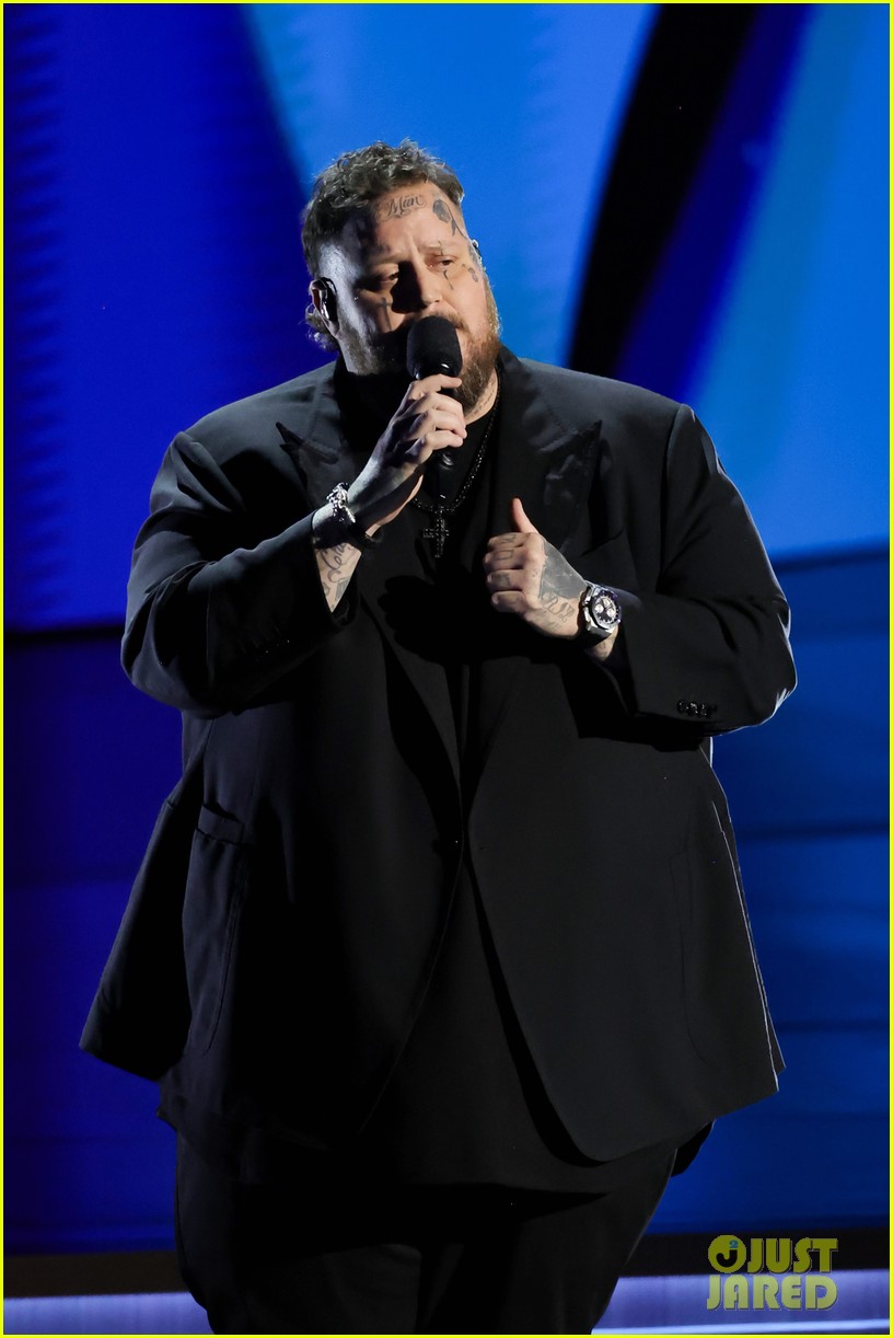 Jelly Roll Delivers Powerful Performance of 'I Am Not Okay' During In ...