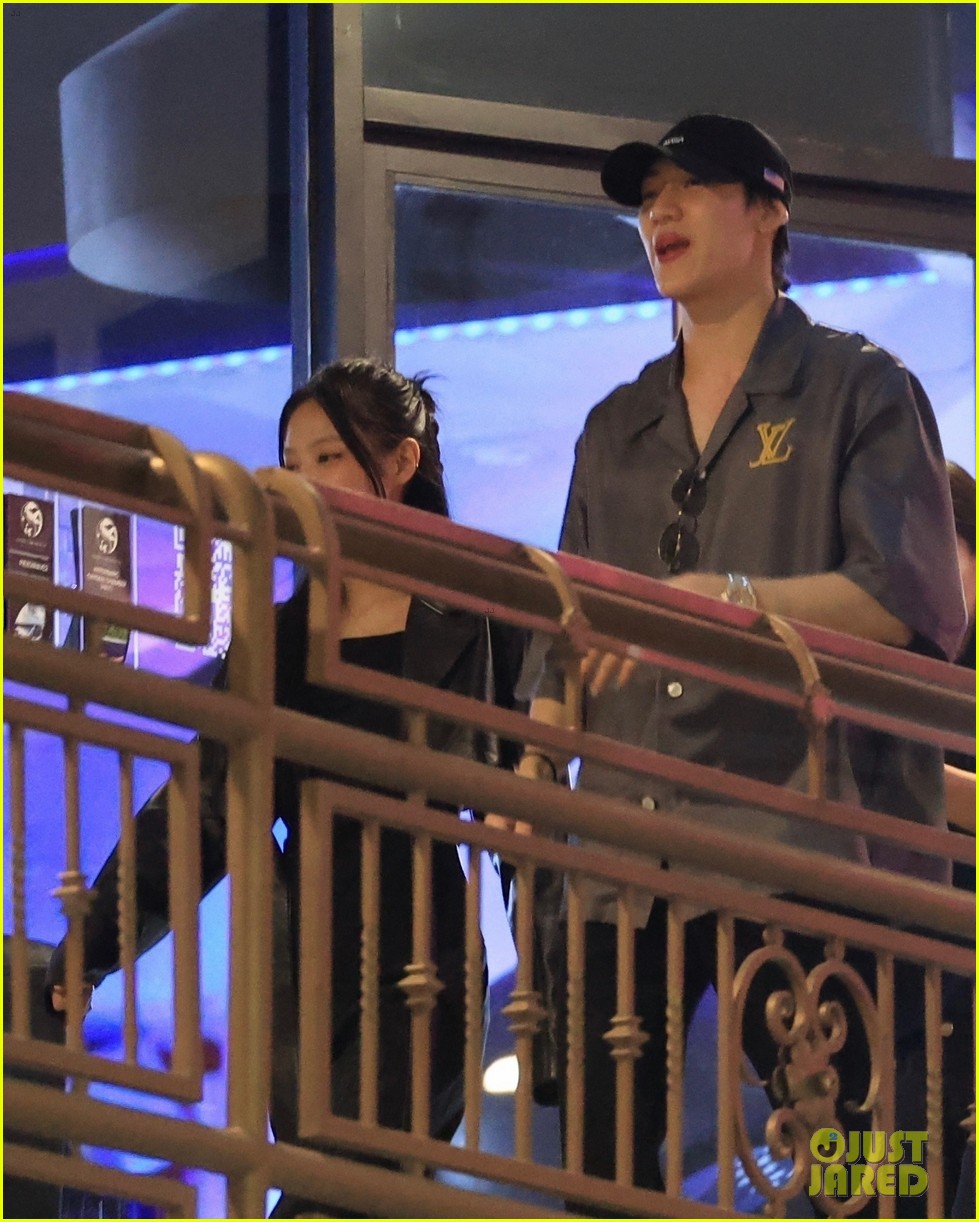 BLACKPINK's Jennie Grabs Sushi Dinner With Friends After Solo Record ...