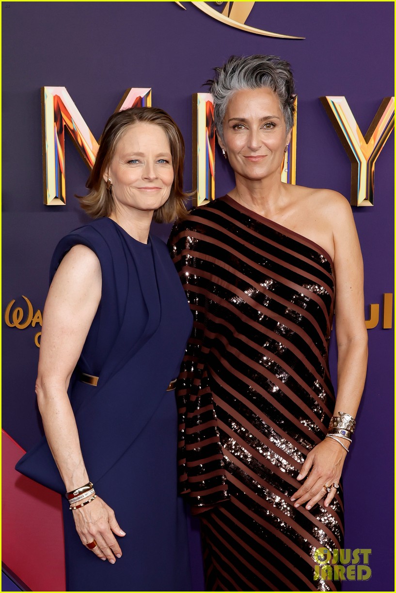 Jodie Foster Gets Support from Wife Alexandra Hedison at Emmy Awards ...