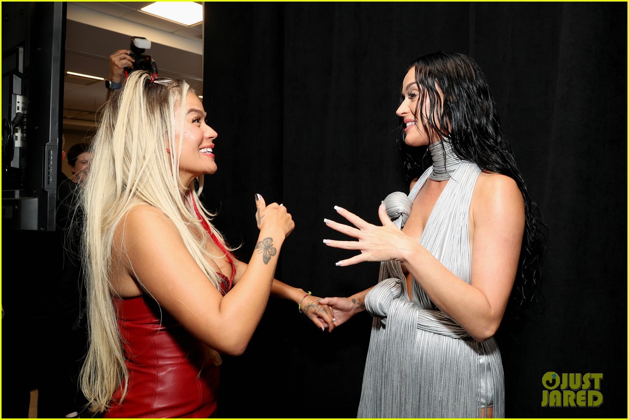 Katy Perry Changes Into Silver Fringe Dress, Poses with Video Vanguard ...