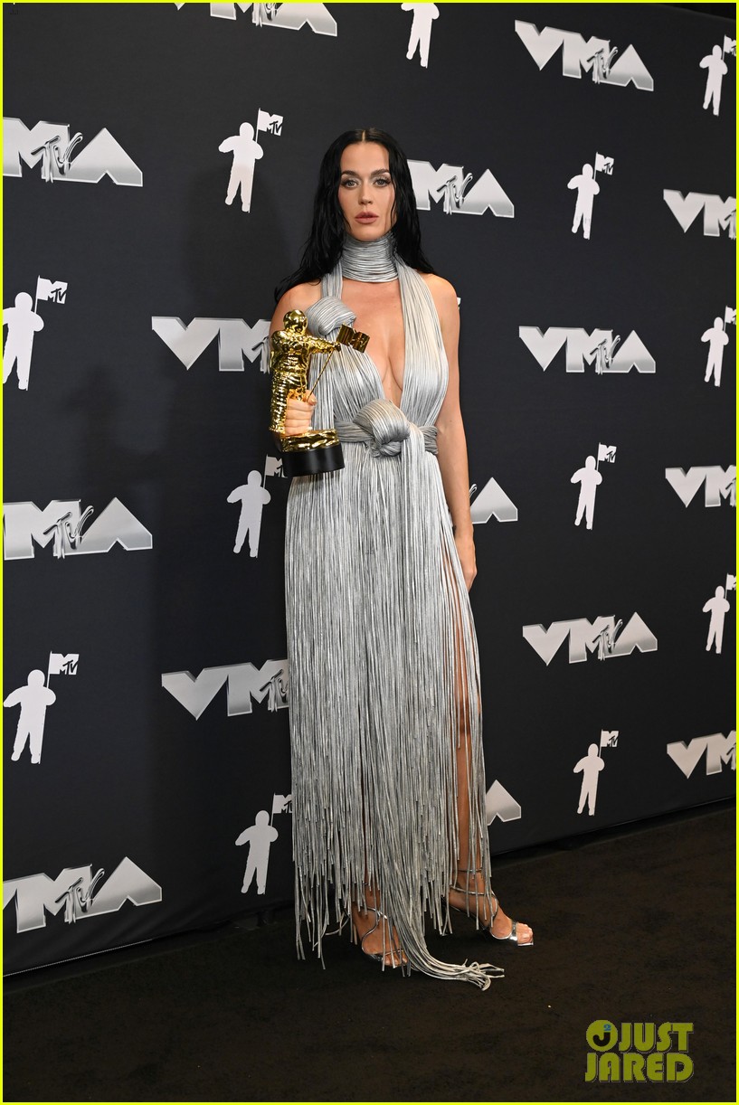 Katy Perry Changes Into Silver Fringe Dress, Poses with Video Vanguard ...