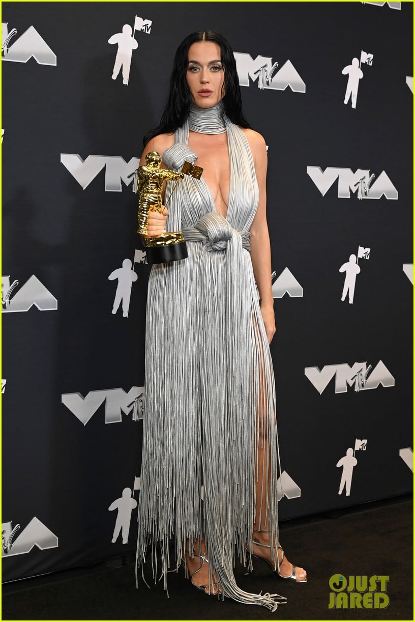 Katy Perry Changes Into Silver Fringe Dress, Poses with Video Vanguard ...