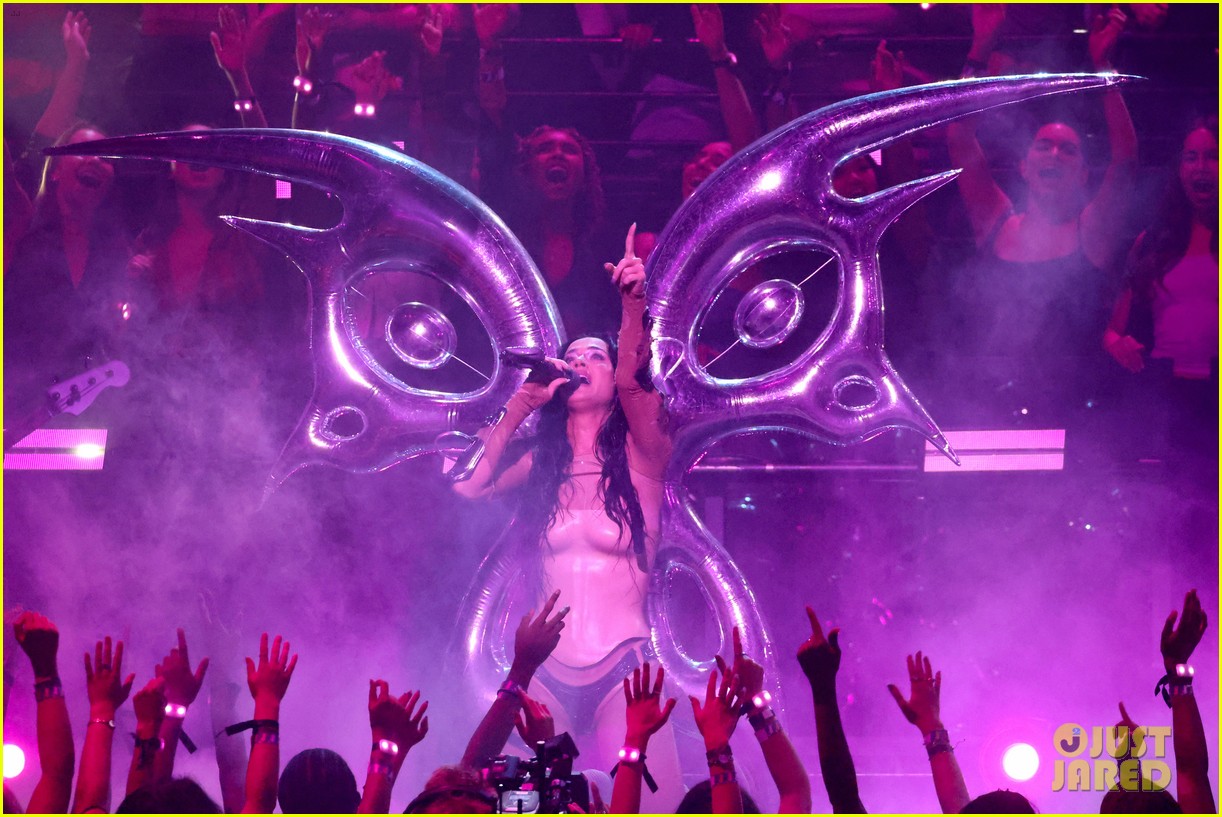 Katy Perry Performs Medley of Her Greatest Hits During Vanguard ...