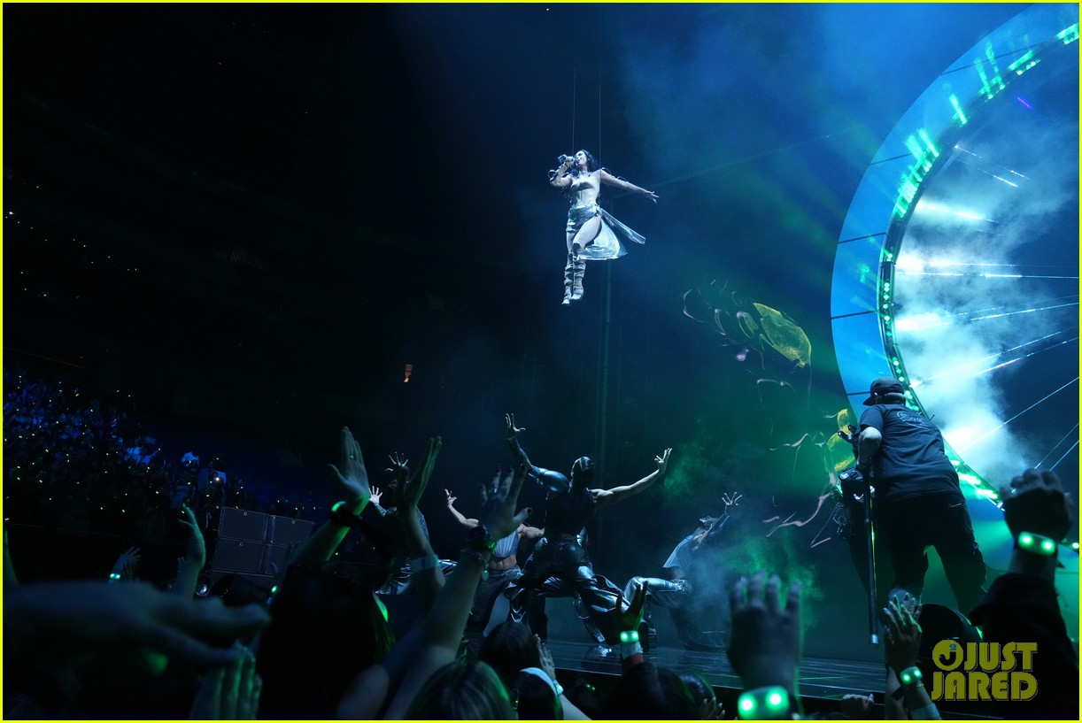 Katy Perry Performs Medley of Her Greatest Hits During Vanguard ...