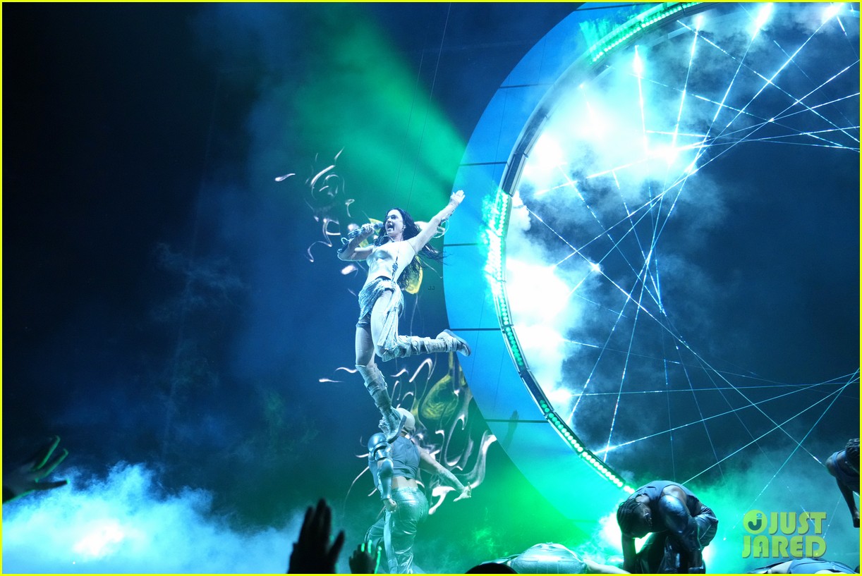 Katy Perry Performs Medley of Her Greatest Hits During Vanguard ...