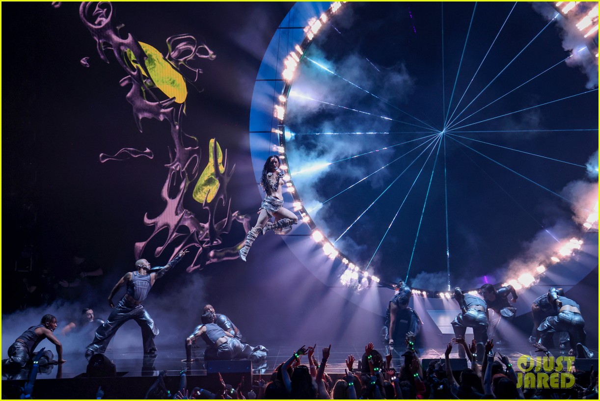 Katy Perry Performs Medley of Her Greatest Hits During Vanguard ...