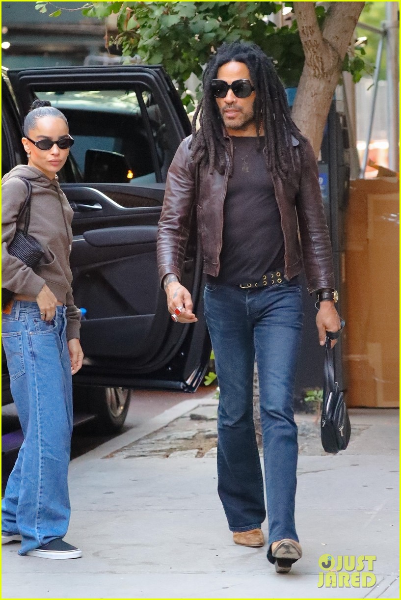 Zoe Kravitz Steps Out to Do Some Shopping in NYC with Dad Lenny Kravitz ...