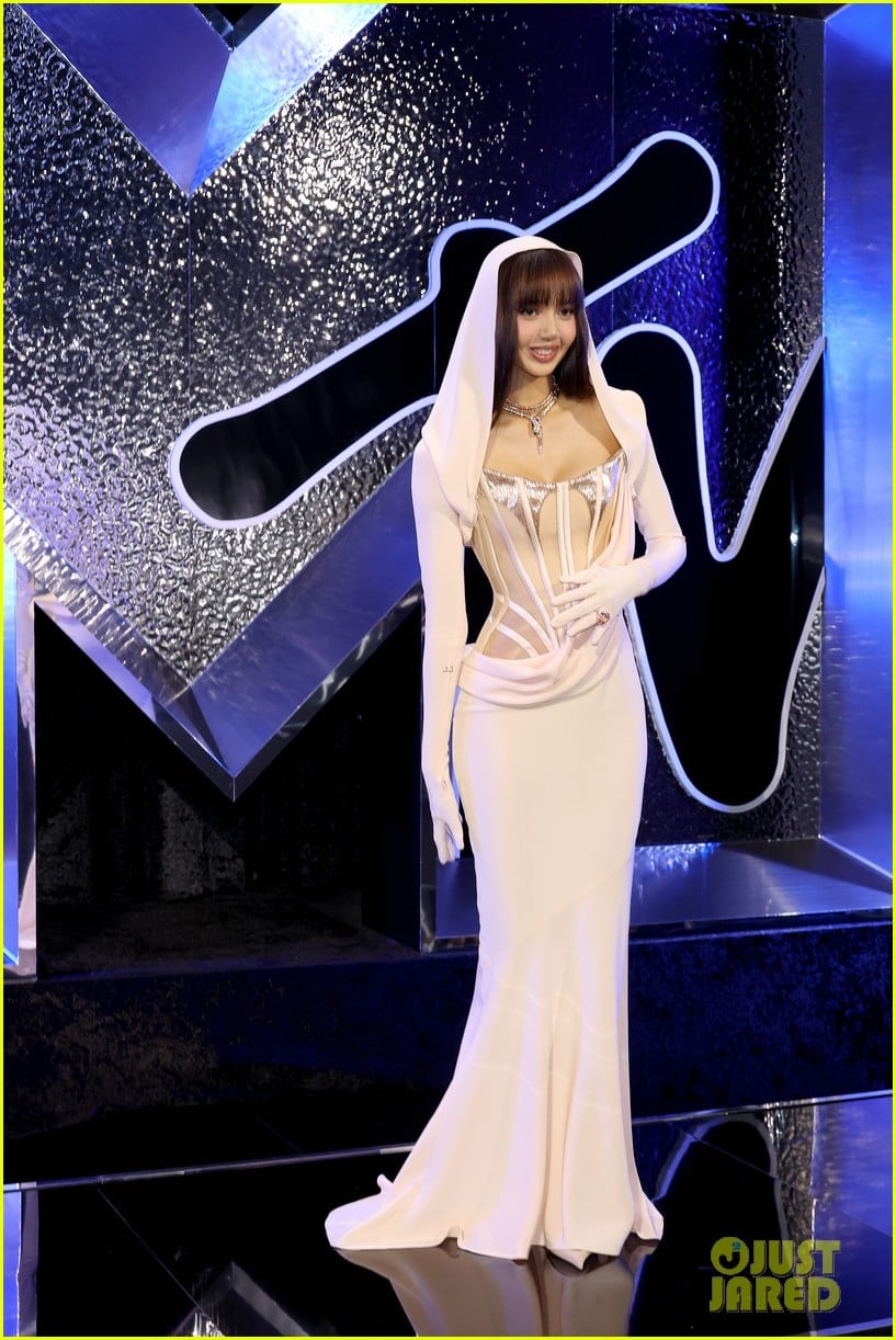 Lisa Stuns In Corset Dress While Arriving at MTV VMAs 2024 Ahead of Solo Performance: Photo ...