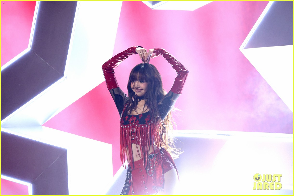 Lisa Makes Solo VMAs Stage Debut with 'New Woman' & 'Rockstar' Performance - Watch Now!: Photo ...