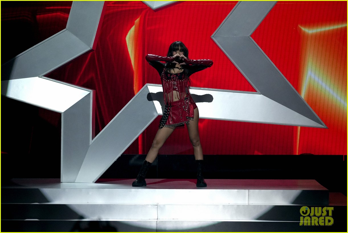 Lisa Makes Solo VMAs Stage Debut with 'New Woman' & 'Rockstar' Performance - Watch Now!: Photo ...