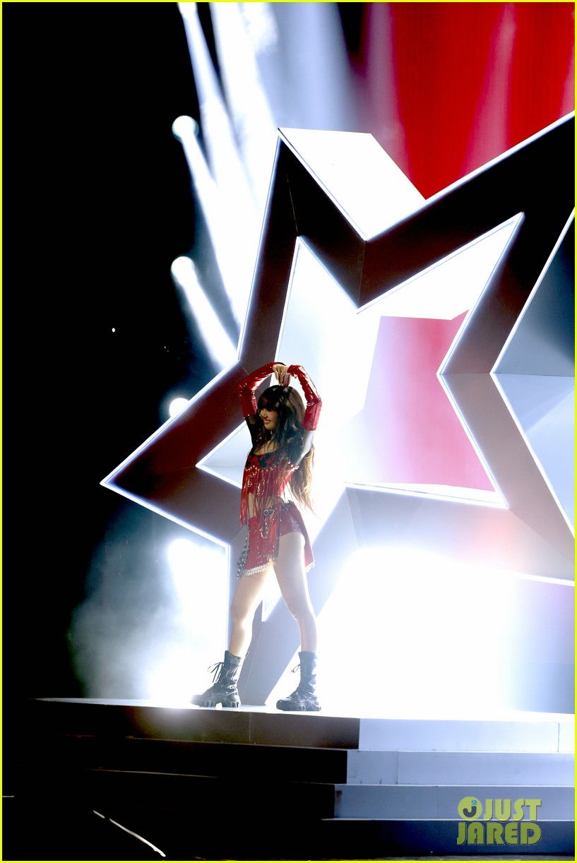 Lisa Makes Solo VMAs Stage Debut with 'New Woman' & 'Rockstar' Performance - Watch Now!: Photo ...