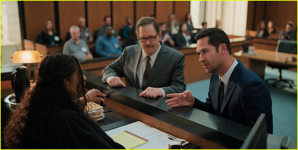 'The Lincoln Lawyer' Season 3 Trailer: Mickey Haller Finds Himself in ...