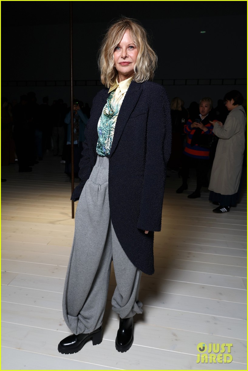 Daniel Craig & Rachel Weisz Join Ayo Edebiri, Taylor Russell, & More ...